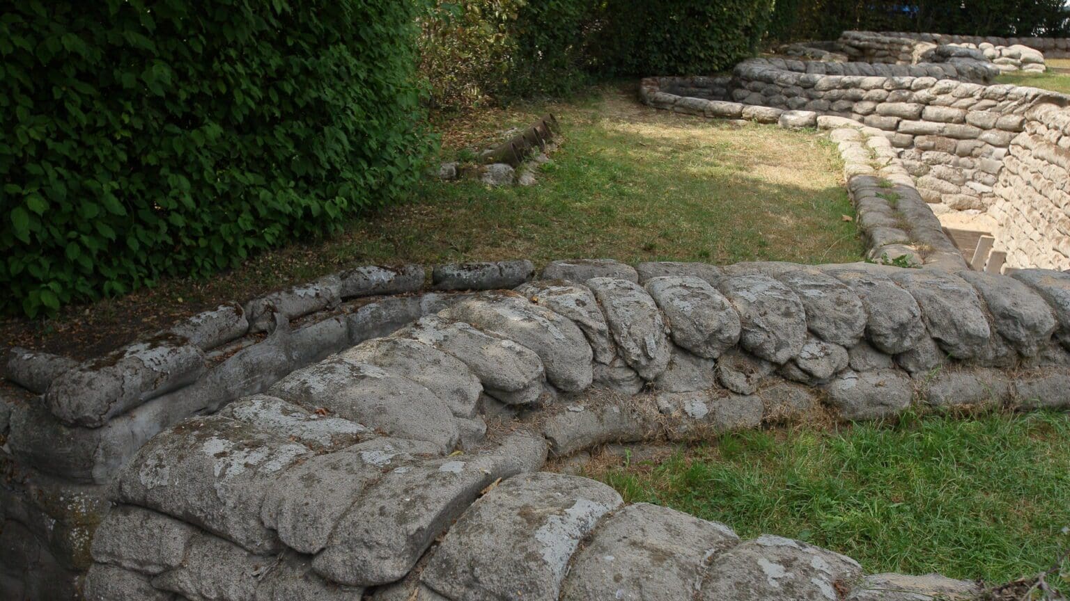 Loopgraven uit Wereldoorlog I - Top.Vlaanderen - Vlamingen even weg...